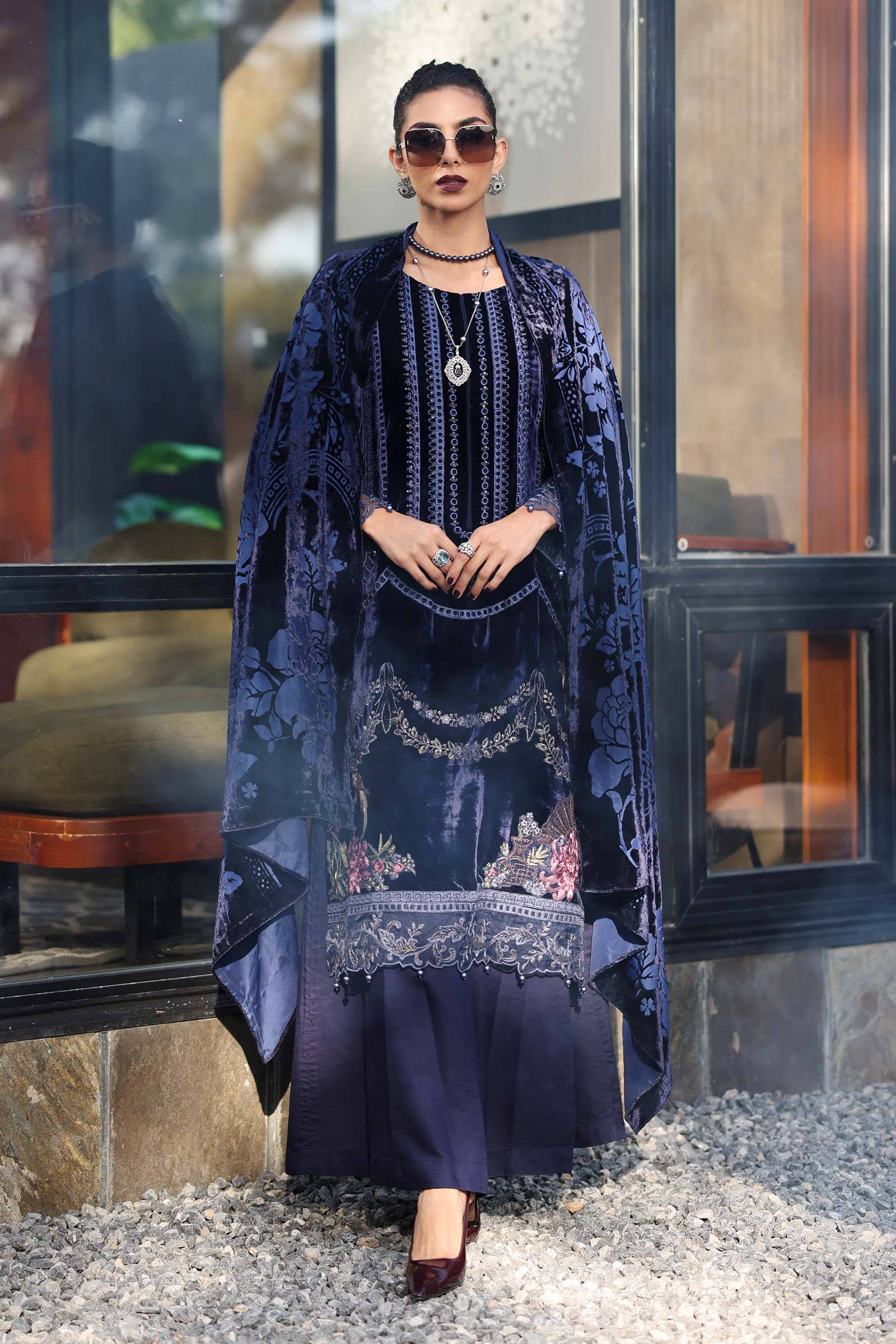 Maria.B Luxury Velvet Embroidered 3 Pc Unstitched Suit With Velvet Pal ...